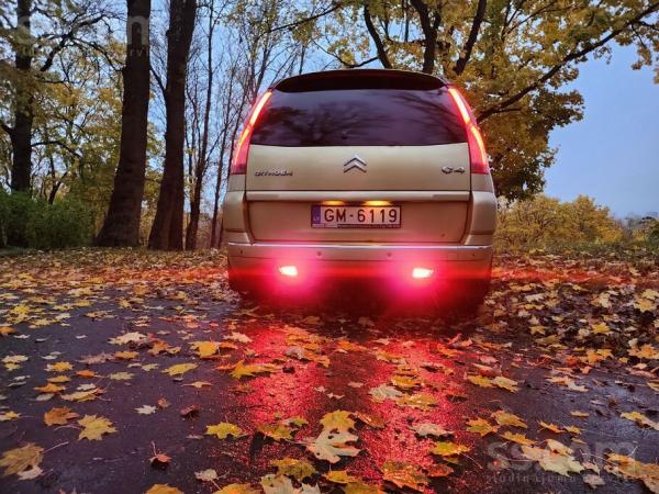 Yellow Citroen c4-picasso 2007 in Riga, with an engine capacity of 2.00 L and mileage of 300 thousand km for 1800 €, photo 6 on AUTOMOTO.COM.LV