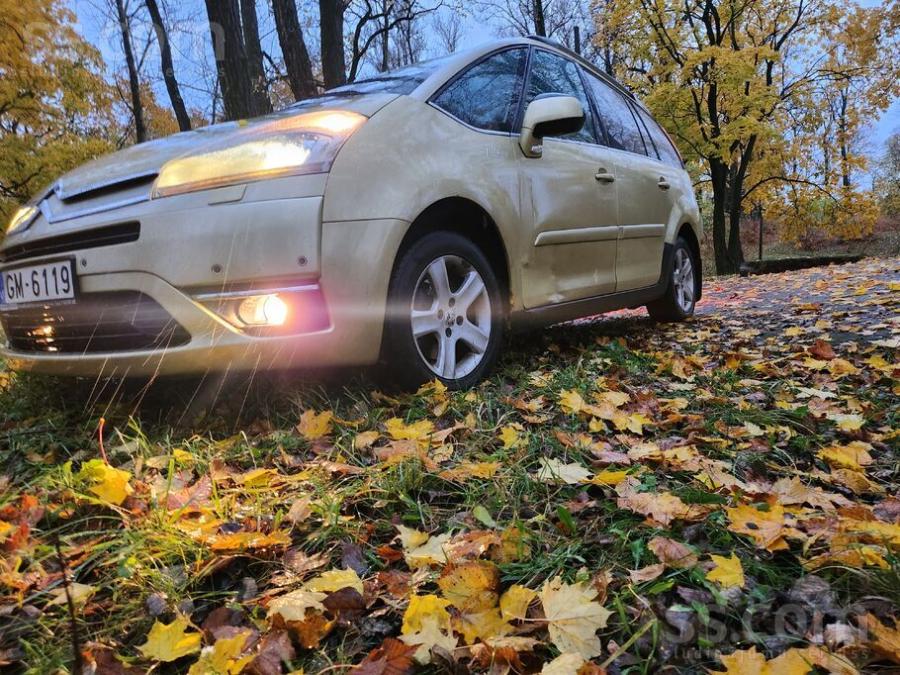 Yellow Citroen c4-picasso 2007 in Riga, with an engine capacity of 2.00 L and mileage of 300 thousand km for 1600 €, photo 8 on AUTOMOTO.COM.LV