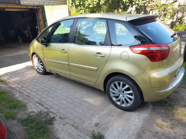 Yellow Citroen c4-picasso 2007 in Anyksciai, with an engine capacity of 1.56 L and mileage of 290 thousand km for 900 €, photo 4 on AUTOMOTO.COM.LV