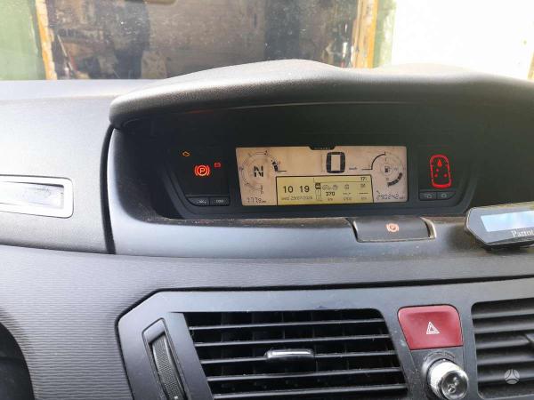 Yellow Citroen c4-picasso 2007 in Anyksciai, with an engine capacity of 1.56 L and mileage of 290 thousand km for 900 €, photo 5 on AUTOMOTO.COM.LV