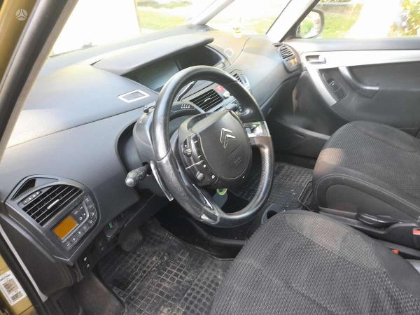 Yellow Citroen c4-picasso 2007 in Anyksciai, with an engine capacity of 1.56 L and mileage of 290 thousand km for 900 €, photo 6 on AUTOMOTO.COM.LV