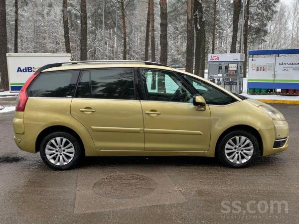 Yellow Citroen c4-picasso 2009 in Riga, with an engine capacity of 1.60 L and mileage of 0 thousand km for 1899 €, photo 6 on AUTOMOTO.COM.LV
