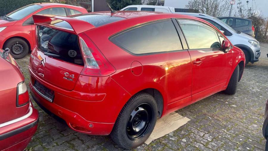 Red Citroen C4 2007 in Telschi, with an engine capacity of 1.60 L and mileage of 170 thousand km for 1600 €, photo 2 on AUTOMOTO.COM.LV