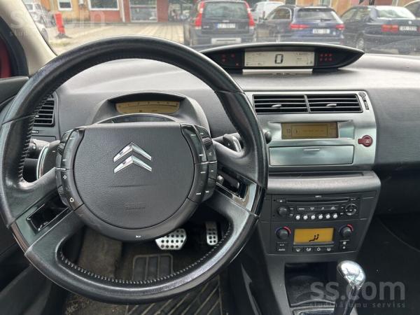 Red Citroen C4 2007 in Riga, with an engine capacity of 1.60 L and mileage of 367 thousand km for 800 €, photo 8 on AUTOMOTO.COM.LV