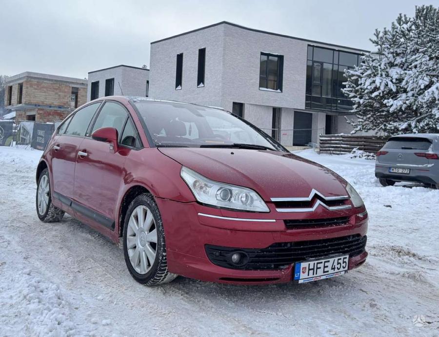 Red Citroen C4 2005 in Vilnius, with an engine capacity of 1.60 L and mileage of 295 thousand km for 650 €, photo 2 on AUTOMOTO.COM.LV