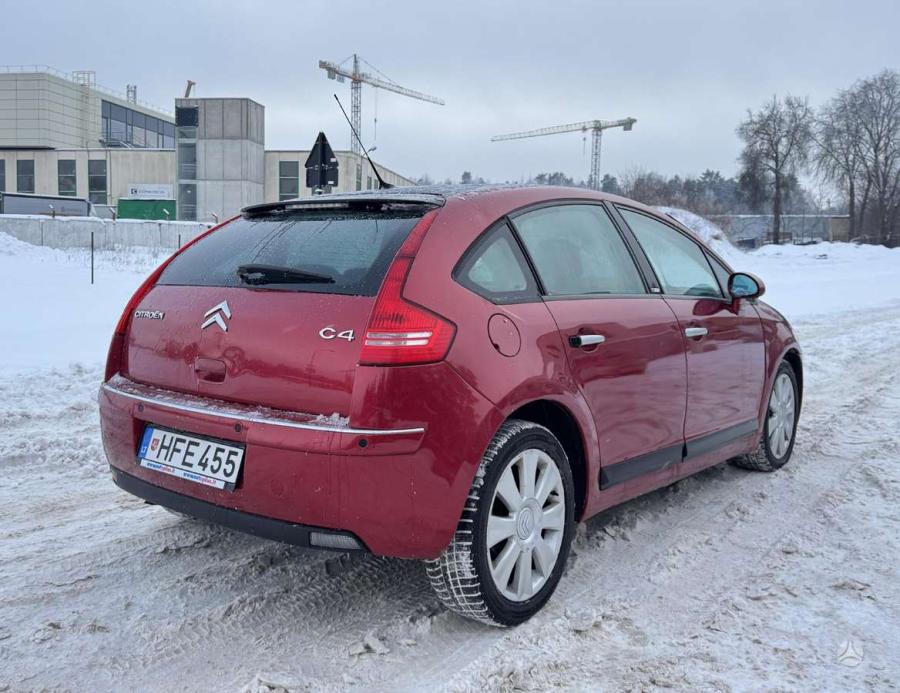 Red Citroen C4 2005 in Vilnius, with an engine capacity of 1.60 L and mileage of 295 thousand km for 650 €, photo 3 on AUTOMOTO.COM.LV