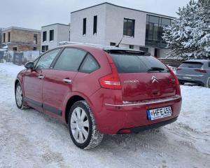 Red Citroen C4 2005 in Vilnius, with an engine capacity of 1.60 L and mileage of 295 thousand km for 650 €, photo 4 on AUTOMOTO.COM.LV