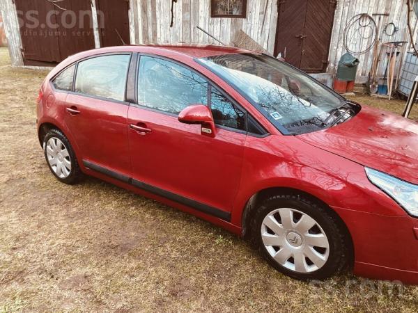 Red Citroen C4 2005 in Riga, with an engine capacity of 1.60 L and mileage of 236 thousand km for 900 €, photo 1 on AUTOMOTO.COM.LV