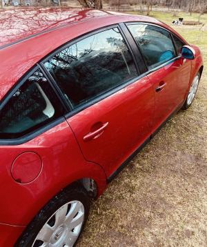 Sarkans Citroen C4 2005 Rīga, ar dzinēja tilpumu 1.60 L un nobraukumu 236 tūkst. km par 900 €, foto 3 vietnē AUTOMOTO.COM.LV