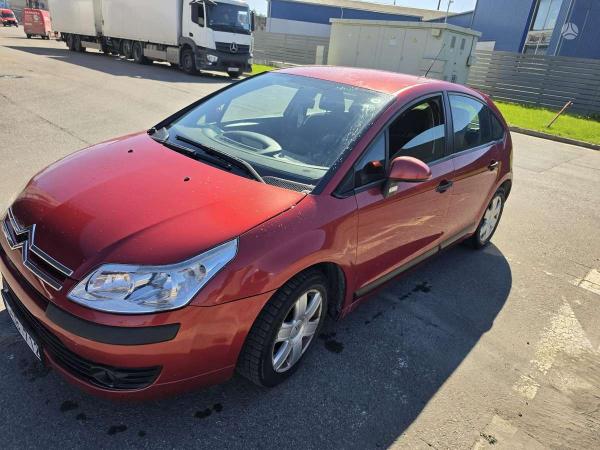 Sarkans Citroen C4 2006 Kauņa, ar dzinēja tilpumu 1.59 L un nobraukumu 139 tūkst. km par 1400 €, foto 2 vietnē AUTOMOTO.COM.LV