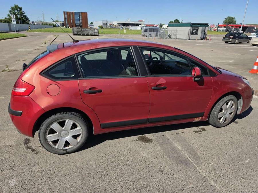 Sarkans Citroen C4 2006 Kauņa, ar dzinēja tilpumu 1.59 L un nobraukumu 139 tūkst. km par 1400 €, foto 4 vietnē AUTOMOTO.COM.LV