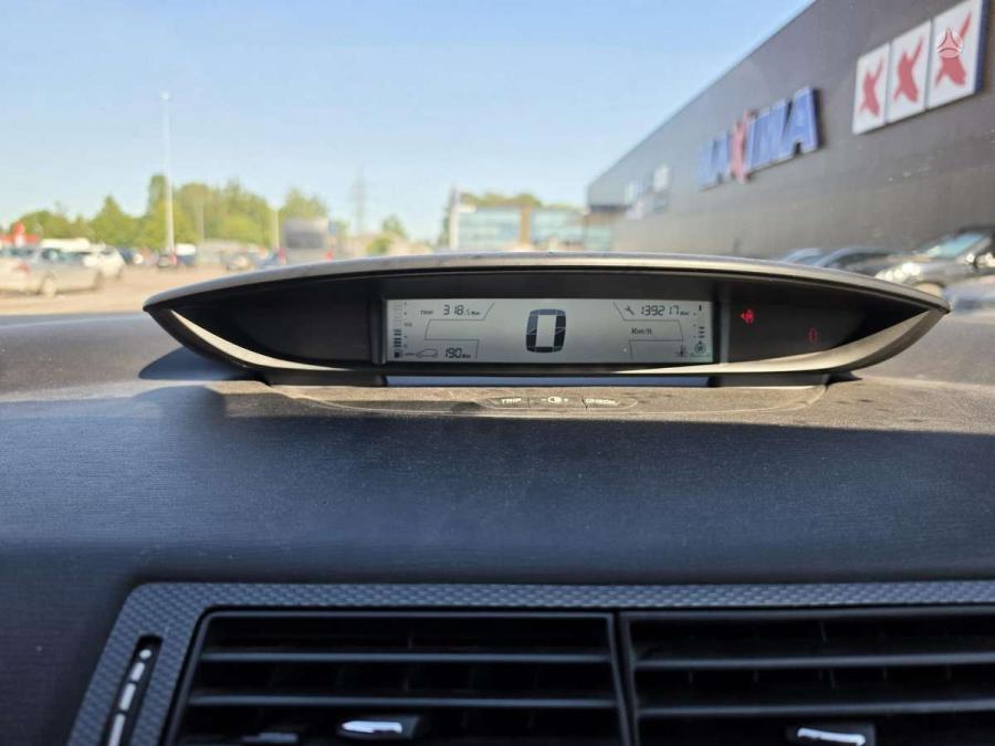 Sarkans Citroen C4 2006 Kauņa, ar dzinēja tilpumu 1.59 L un nobraukumu 139 tūkst. km par 1400 €, foto 12 vietnē AUTOMOTO.COM.LV