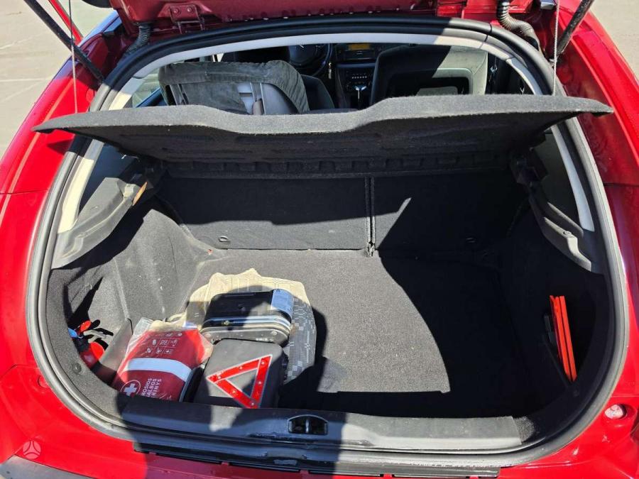 Sarkans Citroen C4 2006 Kauņa, ar dzinēja tilpumu 1.59 L un nobraukumu 139 tūkst. km par 1400 €, foto 16 vietnē AUTOMOTO.COM.LV