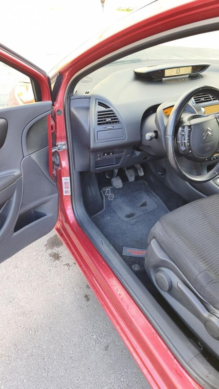 Sarkans Citroen C4 2006 Ukmergė, ar dzinēja tilpumu 1.60 L un nobraukumu 226 tūkst. km par 950 €, foto 18 vietnē AUTOMOTO.COM.LV