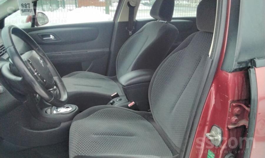 Red Citroen C4 2007 in Riga, with an engine capacity of 1.60 L and mileage of 186 thousand km for 1350 €, photo 3 on AUTOMOTO.COM.LV