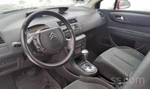 Red Citroen C4 2007 in Riga, with an engine capacity of 1.60 L and mileage of 186 thousand km for 1350 €, photo 4 on AUTOMOTO.COM.LV