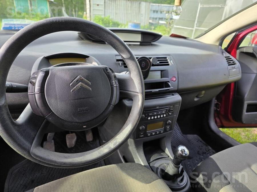 Red Citroen C4 2007 in Riga, with an engine capacity of 1.60 L and mileage of 160 thousand km for 700 €, photo 6 on AUTOMOTO.COM.LV