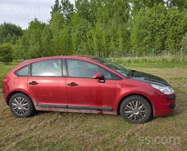 Red Citroen C4 2007 in Riga, with an engine capacity of 1.60 L and mileage of 160 thousand km for 700 €, photo 6 on AUTOMOTO.COM.LV