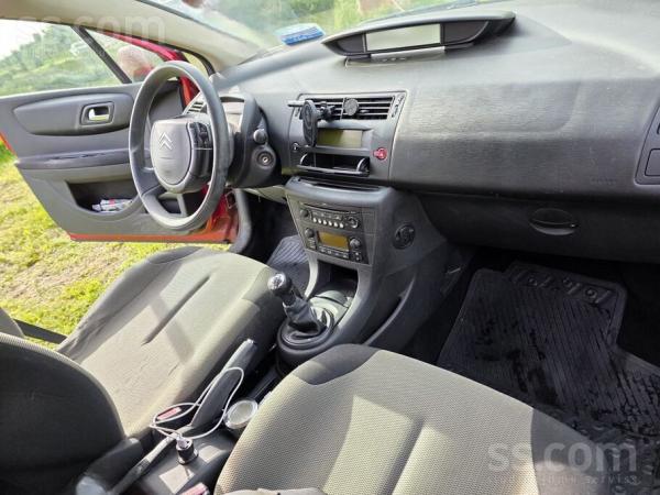 Red Citroen C4 2007 in Riga, with an engine capacity of 1.60 L and mileage of 160 thousand km for 700 €, photo 8 on AUTOMOTO.COM.LV