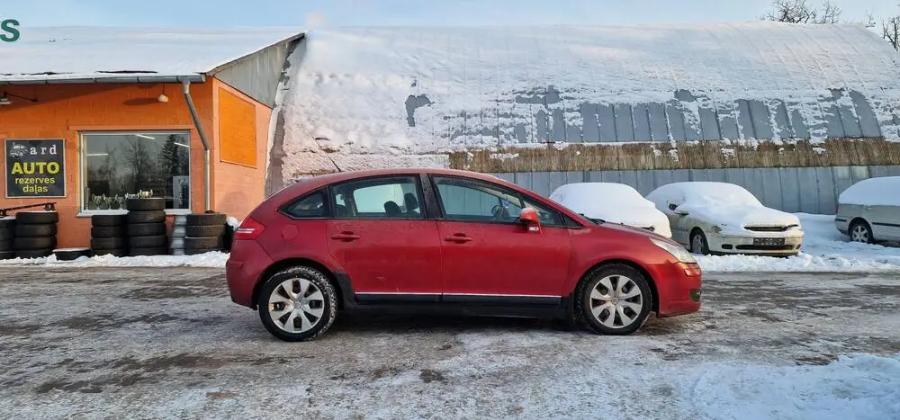 Red Citroen C4 2007 in Valmiera, with an engine capacity of 1.60 L and mileage of 291 thousand km for 1150 €, photo 3 on AUTOMOTO.COM.LV