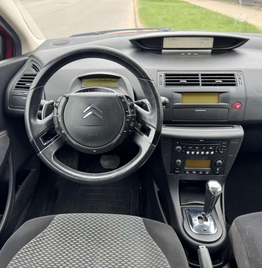 Sarkans Citroen C4 2007 Viļņa, ar dzinēja tilpumu 1.56 L un nobraukumu 286 tūkst. km par 1450 €, foto 14 vietnē AUTOMOTO.COM.LV