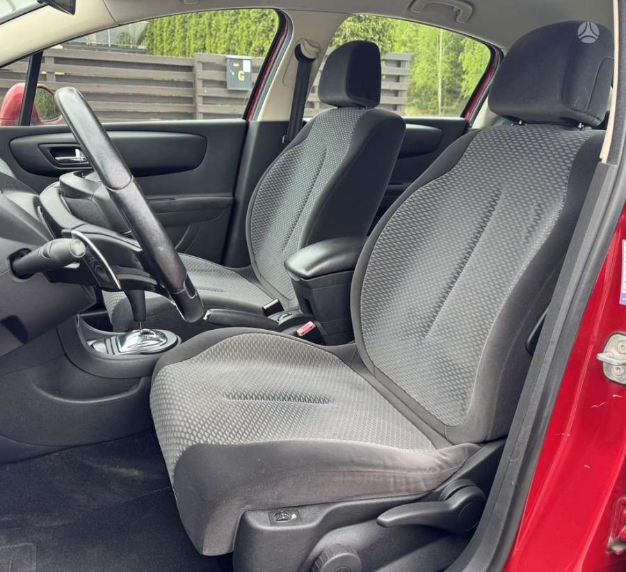 Sarkans Citroen C4 2007 Viļņa, ar dzinēja tilpumu 1.56 L un nobraukumu 286 tūkst. km par 1450 €, foto 17 vietnē AUTOMOTO.COM.LV