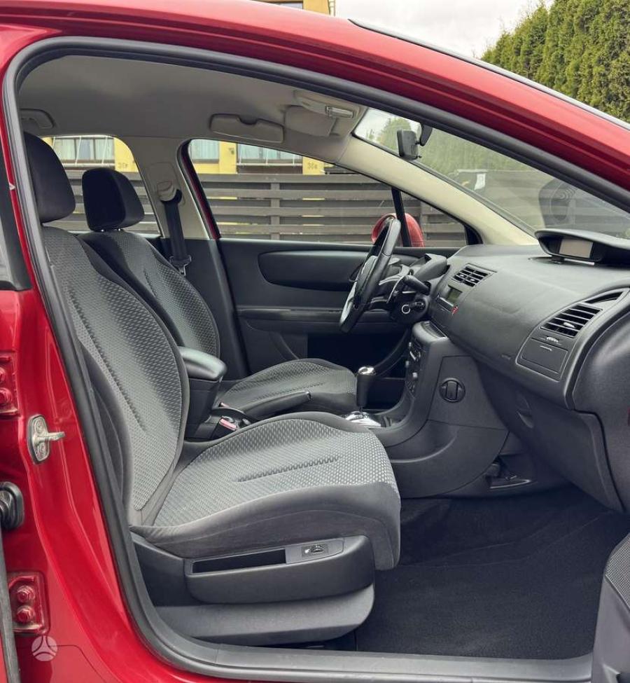 Sarkans Citroen C4 2007 Viļņa, ar dzinēja tilpumu 1.56 L un nobraukumu 286 tūkst. km par 1450 €, foto 18 vietnē AUTOMOTO.COM.LV