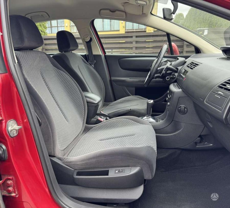 Sarkans Citroen C4 2007 Viļņa, ar dzinēja tilpumu 1.56 L un nobraukumu 286 tūkst. km par 1450 €, foto 19 vietnē AUTOMOTO.COM.LV