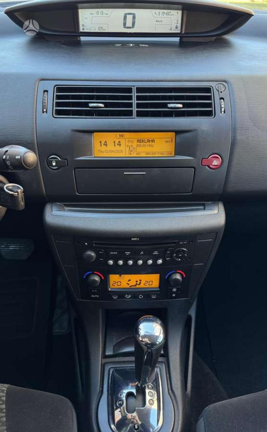 Sarkans Citroen C4 2007 Viļņa, ar dzinēja tilpumu 1.56 L un nobraukumu 286 tūkst. km par 1450 €, foto 24 vietnē AUTOMOTO.COM.LV