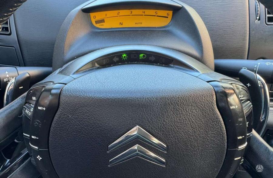 Sarkans Citroen C4 2007 Viļņa, ar dzinēja tilpumu 1.56 L un nobraukumu 286 tūkst. km par 1450 €, foto 25 vietnē AUTOMOTO.COM.LV