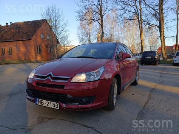 Red Citroen C4 2007 in Ogre, with an engine capacity of 1.60 L and mileage of 267 thousand km for 350 €, photo 1 on AUTOMOTO.COM.LV