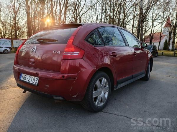 Red Citroen C4 2007 in Ogre, with an engine capacity of 1.60 L and mileage of 267 thousand km for 350 €, photo 3 on AUTOMOTO.COM.LV