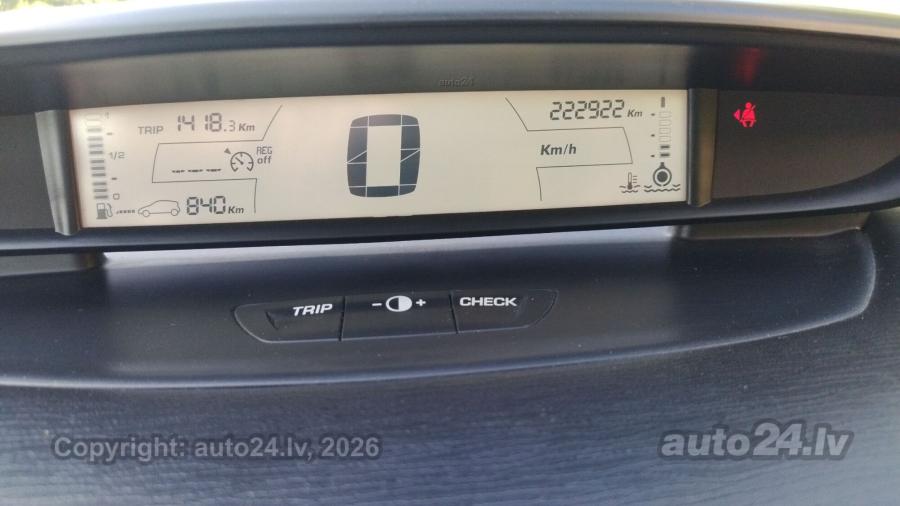 Red Citroen C4 2008 in Rapla, with an engine capacity of 1.60 L and mileage of 223 thousand km for 2800 €, photo 15 on AUTOMOTO.COM.LV