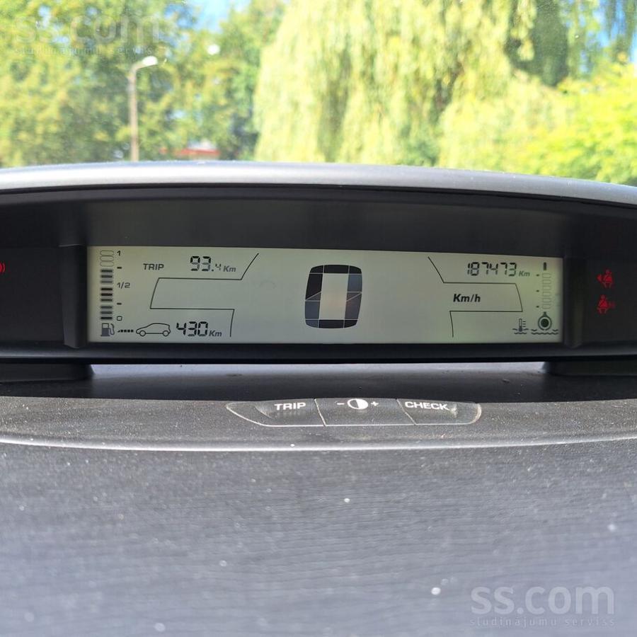 Sarkans Citroen C4 2009 Rīga, ar dzinēja tilpumu 1.60 L un nobraukumu 187 tūkst. km par 1995 €, foto 5 vietnē AUTOMOTO.COM.LV