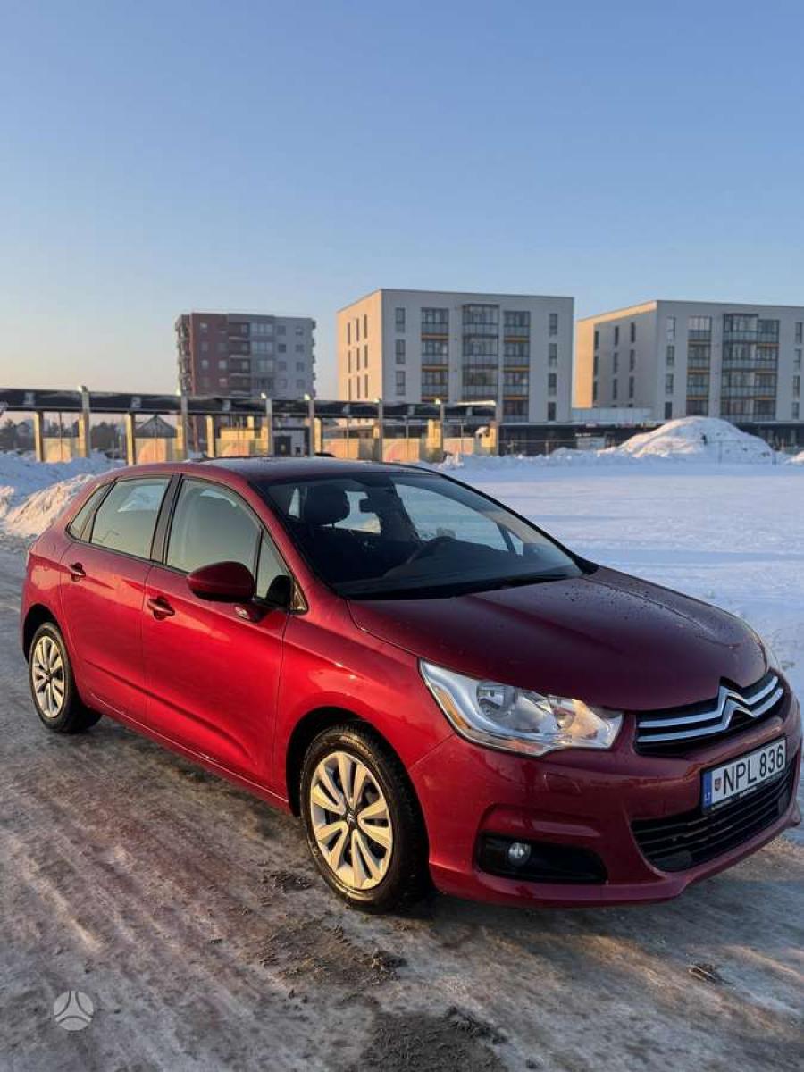 Red Citroen C4 2011 in Klaipeda, with an engine capacity of 1.60 L and mileage of 201 thousand km for 3400 €, photo 1 on AUTOMOTO.COM.LV