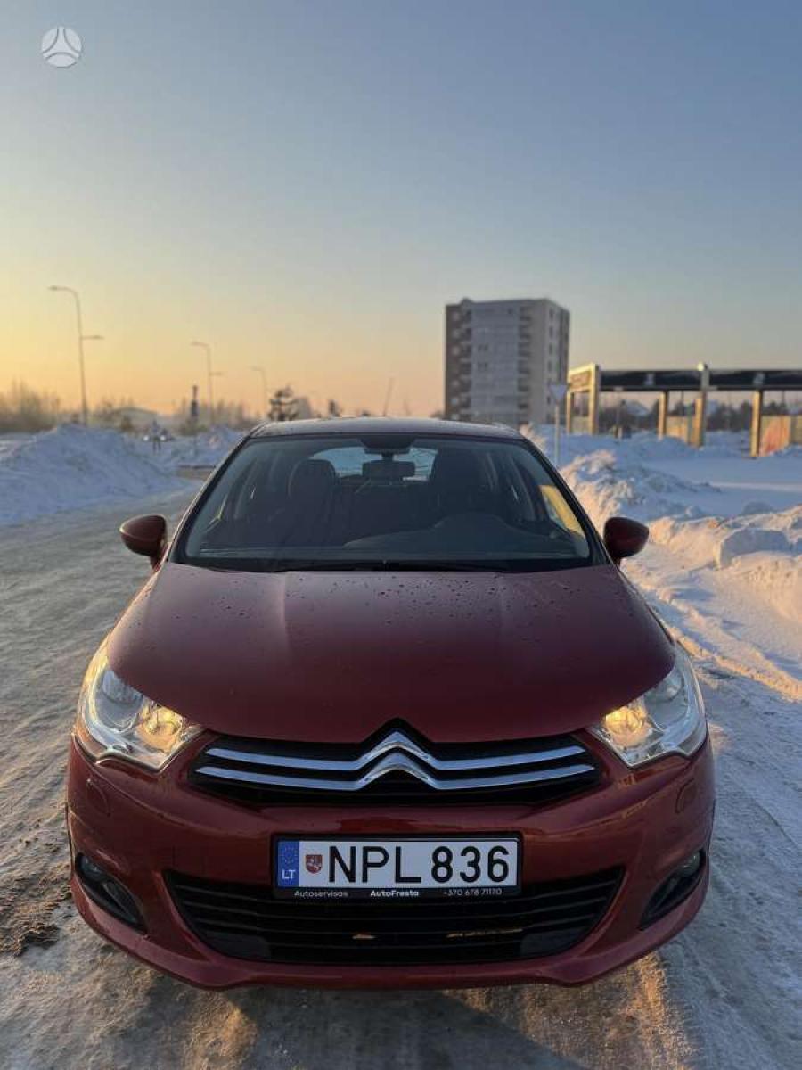 Red Citroen C4 2011 in Klaipeda, with an engine capacity of 1.60 L and mileage of 201 thousand km for 3400 €, photo 2 on AUTOMOTO.COM.LV
