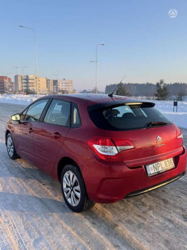 Red Citroen C4 2011 in Klaipeda, with an engine capacity of 1.60 L and mileage of 201 thousand km for 3400 €, photo 4 on AUTOMOTO.COM.LV