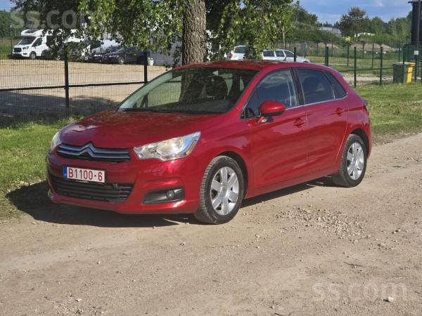 Red Citroen C4 2011 in Riga, with an engine capacity of 1.60 L and mileage of 217 thousand km for 3590 €, photo 1 on AUTOMOTO.COM.LV