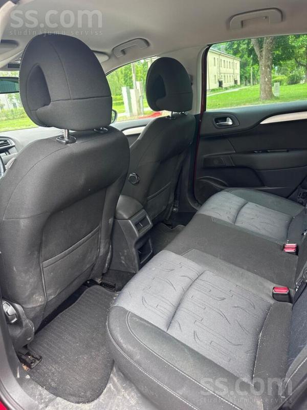 Sarkans Citroen C4 2011 Jelgava, ar dzinēja tilpumu 1.60 L un nobraukumu 200 tūkst. km par 3000 €, foto 9 vietnē AUTOMOTO.COM.LV