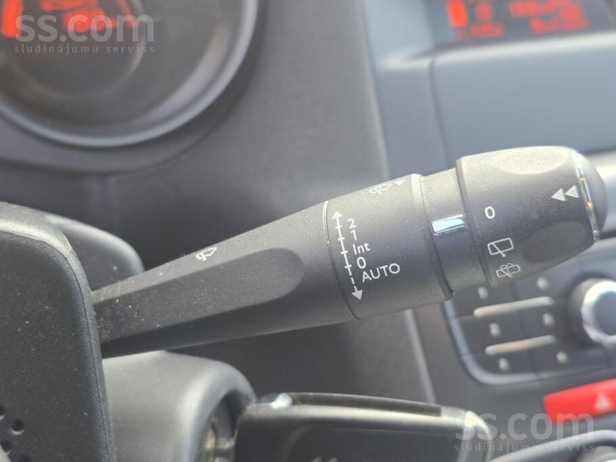 Sarkans Citroen C4 2011 Rīga, ar dzinēja tilpumu 1.60 L un nobraukumu 217 tūkst. km par 3890 €, foto 13 vietnē AUTOMOTO.COM.LV
