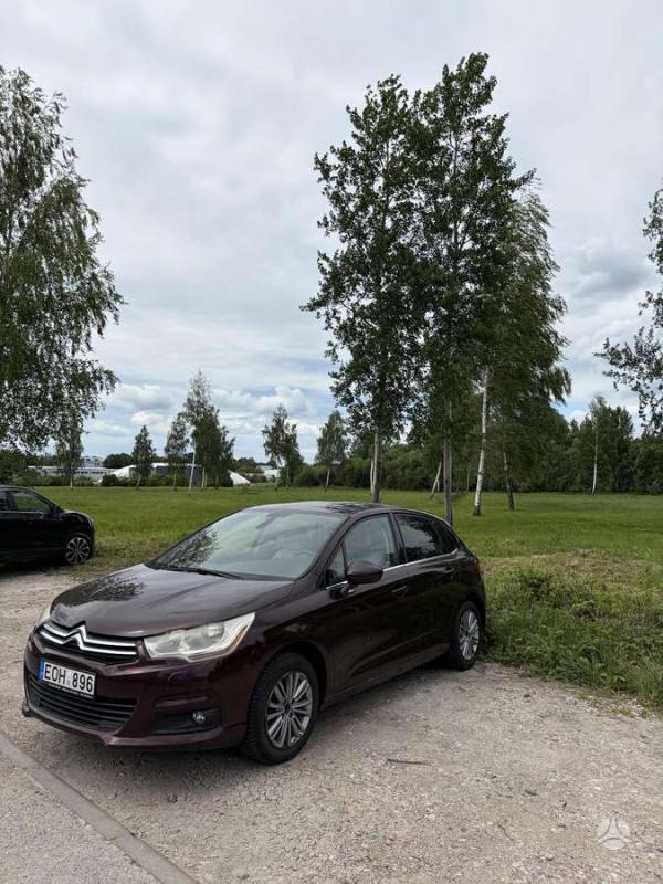 Sarkans Citroen C4 2011 Kauņa, ar dzinēja tilpumu 1.60 L un nobraukumu 196 tūkst. km par 950 €, foto 3 vietnē AUTOMOTO.COM.LV