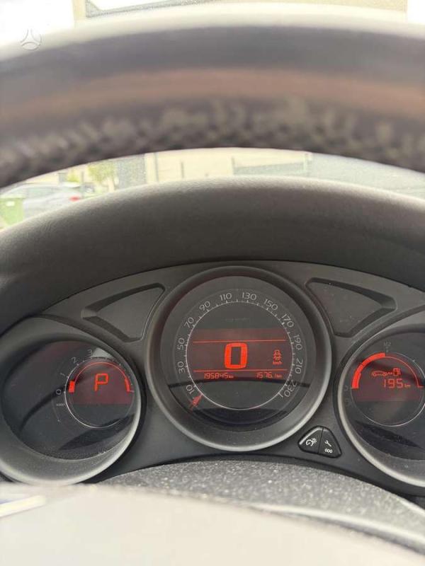 Sarkans Citroen C4 2011 Kauņa, ar dzinēja tilpumu 1.60 L un nobraukumu 196 tūkst. km par 950 €, foto 7 vietnē AUTOMOTO.COM.LV