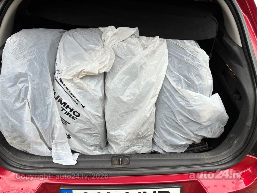 Sarkans Citroen C4 2012 Pērnava, ar dzinēja tilpumu 1.60 L un nobraukumu 115 tūkst. km par 3890 €, foto 12 vietnē AUTOMOTO.COM.LV