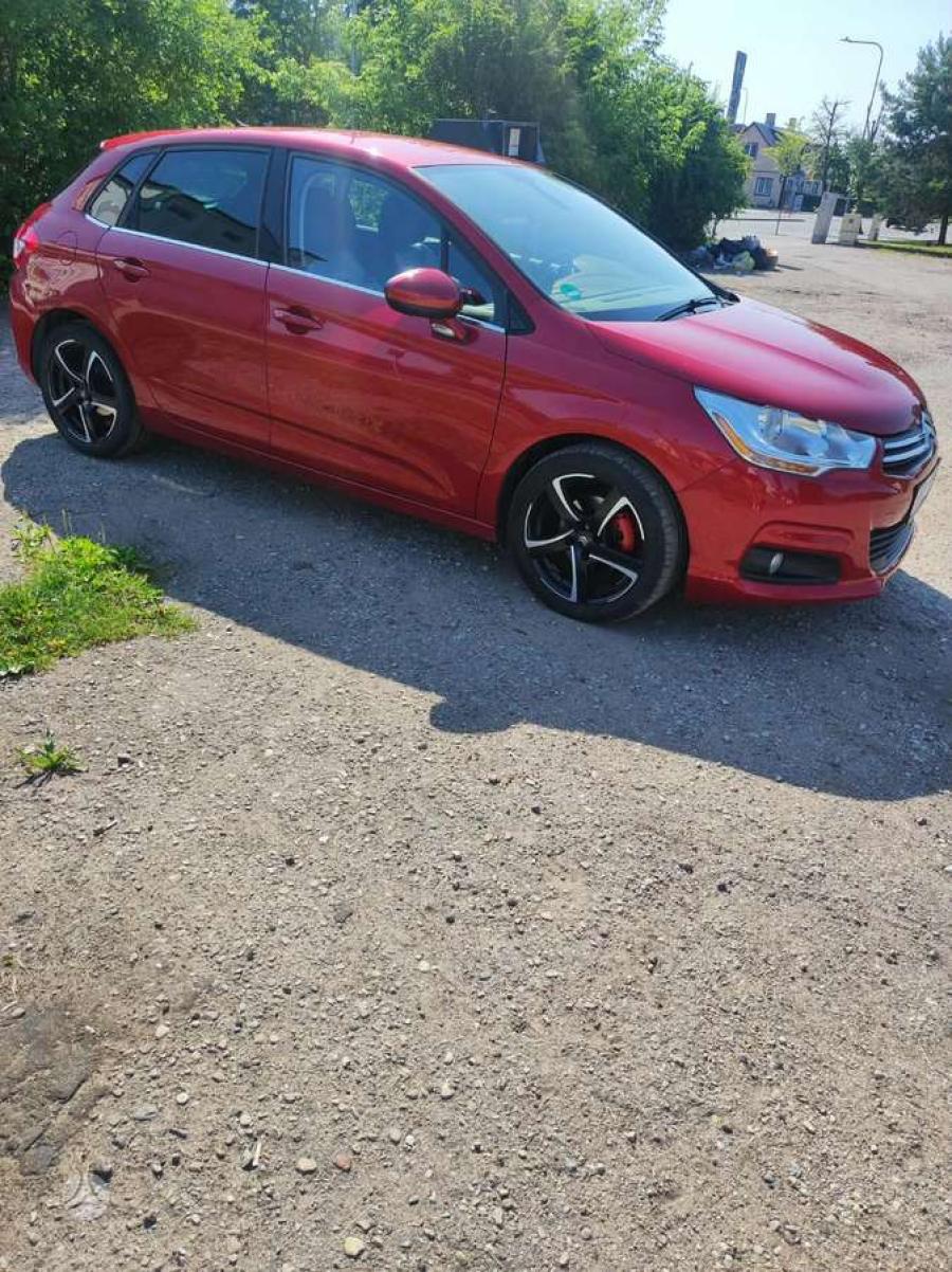 Red Citroen C4 2012 in Panevezys, with an engine capacity of 1.56 L and mileage of 194 thousand km for 3250 €, photo 1 on AUTOMOTO.COM.LV