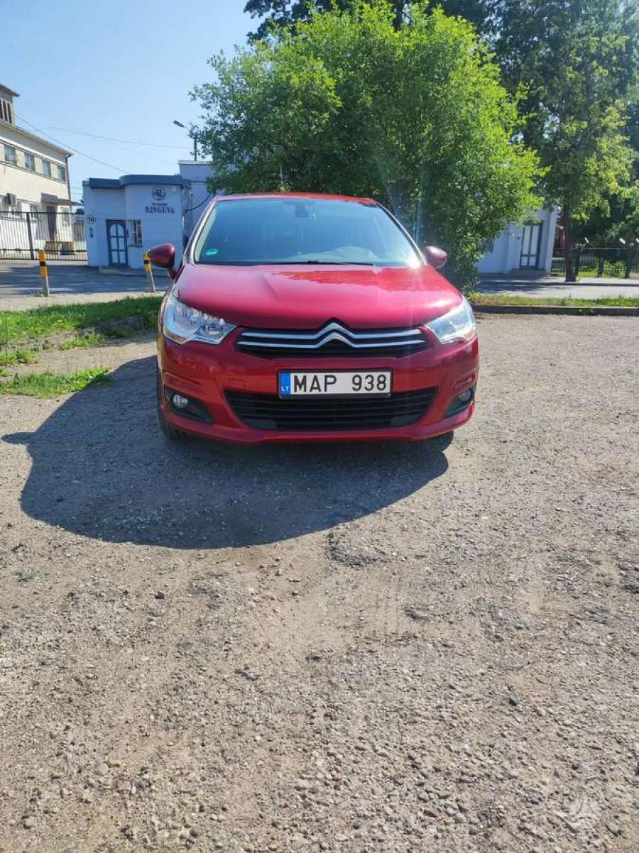 Red Citroen C4 2012 in Panevezys, with an engine capacity of 1.56 L and mileage of 194 thousand km for 3250 €, photo 4 on AUTOMOTO.COM.LV