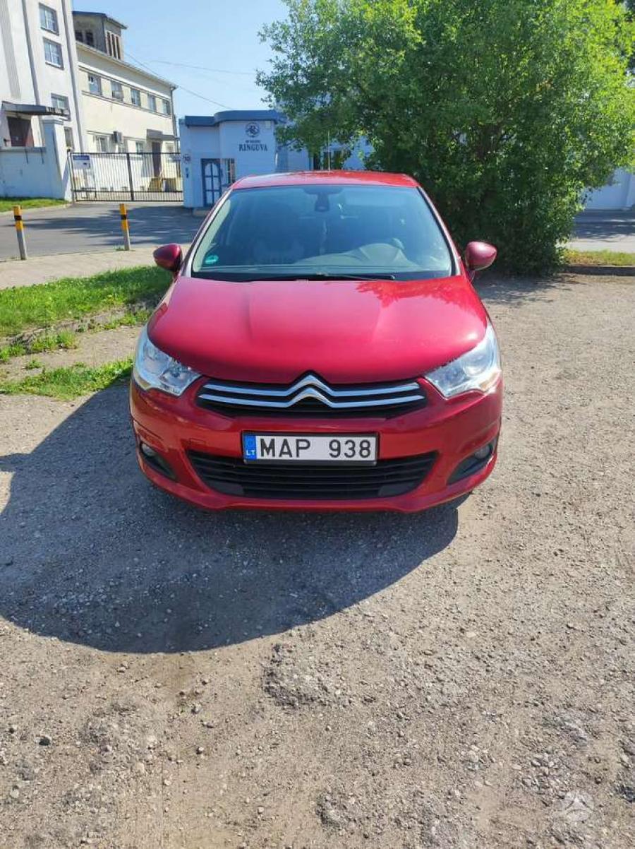 Red Citroen C4 2012 in Panevezys, with an engine capacity of 1.56 L and mileage of 194 thousand km for 3250 €, photo 5 on AUTOMOTO.COM.LV