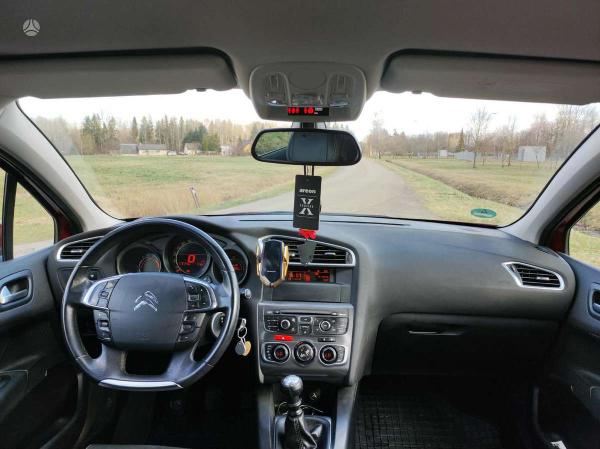 Sarkans Citroen C4 2012 Panevēža, ar dzinēja tilpumu 1.56 L un nobraukumu 194 tūkst. km par 3250 €, foto 9 vietnē AUTOMOTO.COM.LV