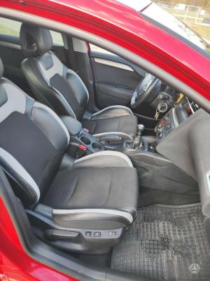 Red Citroen C4 2012 in Panevezys, with an engine capacity of 1.56 L and mileage of 194 thousand km for 3250 €, photo 11 on AUTOMOTO.COM.LV