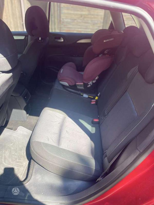 Sarkans Citroen C4 2012 Joniškis, ar dzinēja tilpumu 1.60 L un nobraukumu 185 tūkst. km par 3200 €, foto 5 vietnē AUTOMOTO.COM.LV