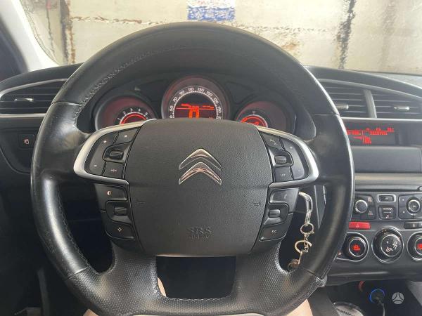 Sarkans Citroen C4 2012 Joniškis, ar dzinēja tilpumu 1.60 L un nobraukumu 185 tūkst. km par 3200 €, foto 9 vietnē AUTOMOTO.COM.LV